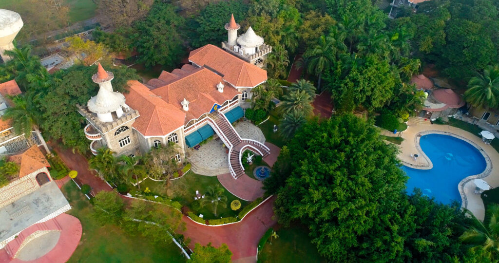 Celebrity resort for team outing in Hyderabad | Pricing | 20% Discounts